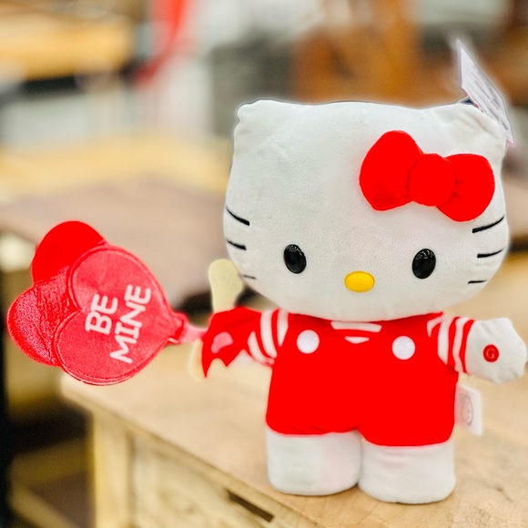 Disney | Other | Hello Kitty Valentines Day 223 Side Stepper Greeter ...